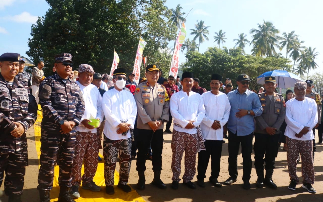 Ritual Mengolor Perahu Naga Jadi Daya Tarik Festival Sekerat Nusantara ...
