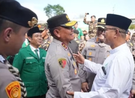 Kapolda Bantu 20 Sumur Bor, Peci, dan Sarung untuk Santri Samarinda ...